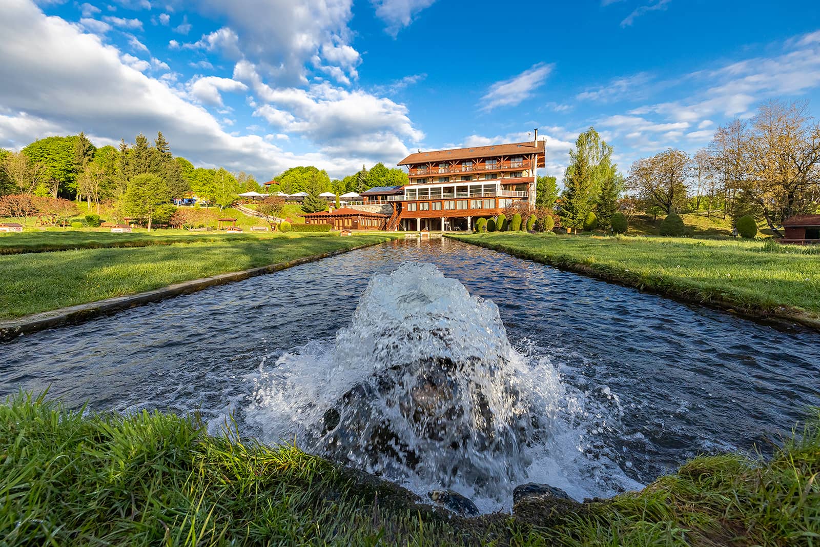 Complexul Albota - Liniste si Relax la Poalele Carpatilor